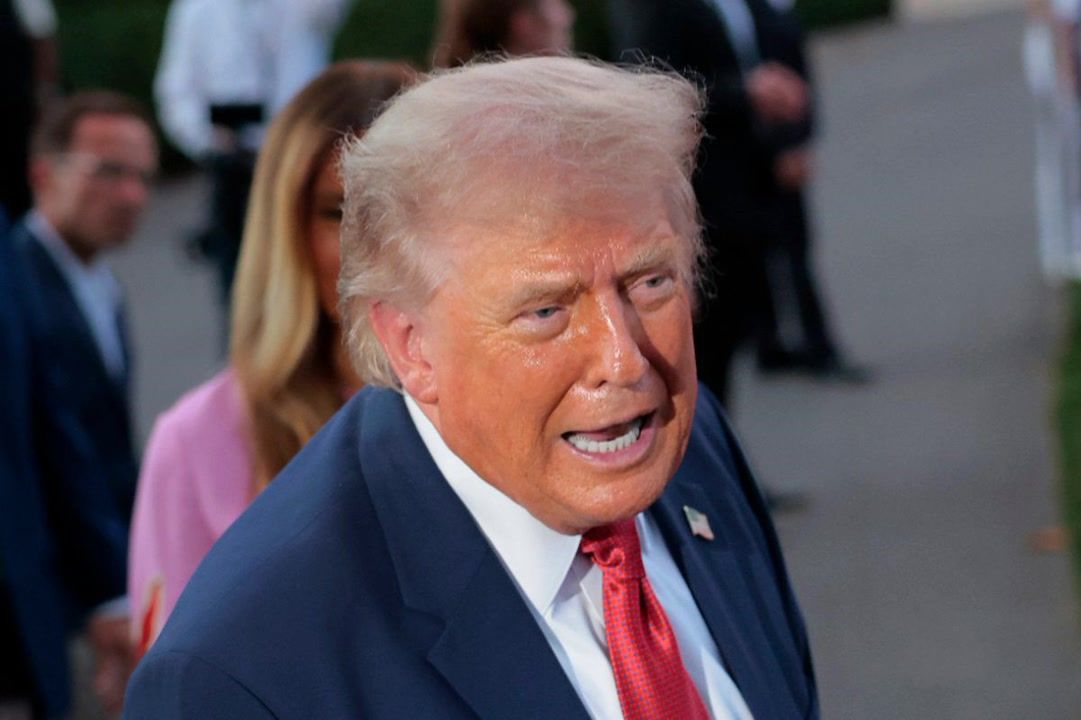 Trump dubbed a 'buffoon' as he sparks health fears with latest 'dumb ...