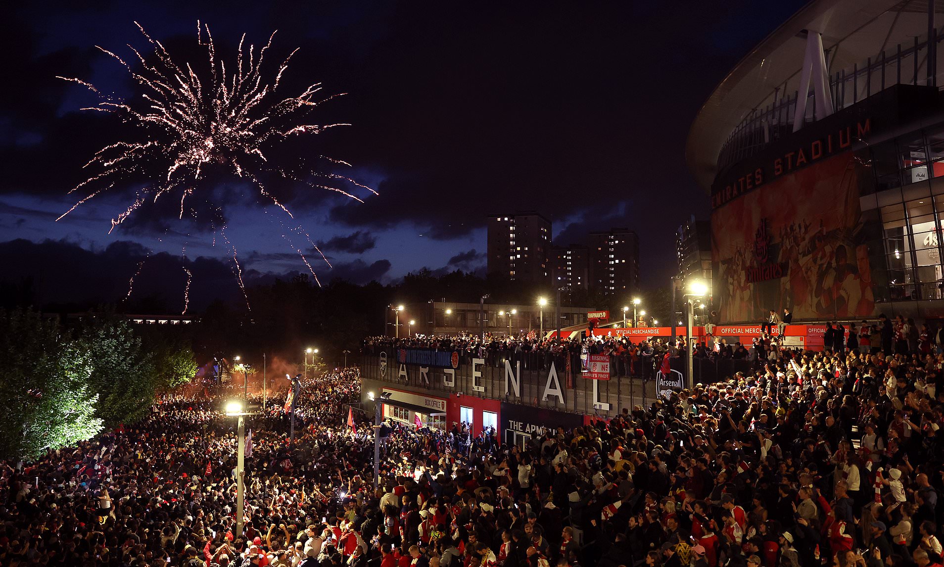 Arsenal fans paint North London red as they celebrate first Premier ...