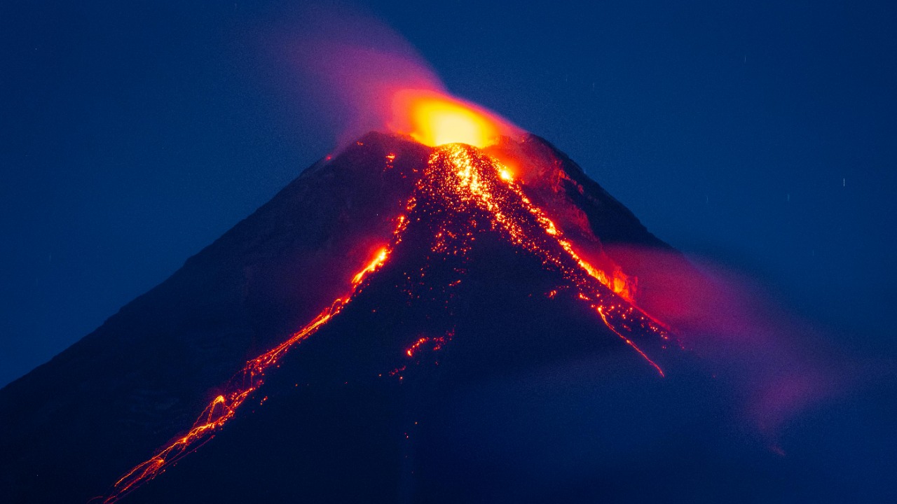 Mayon volcano just sent an avalanche of hot rocks racing down three ...