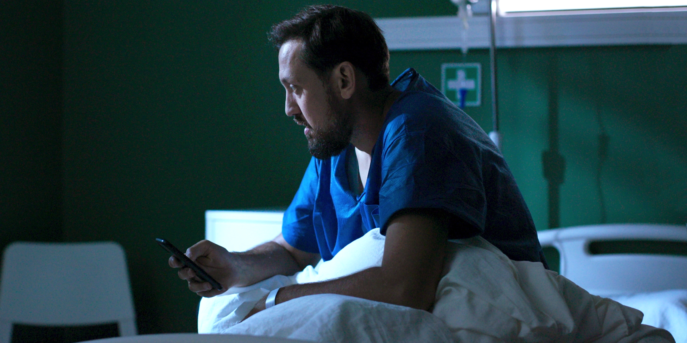 Wife finds something under husband's hospital bed after nurse's tip and ...