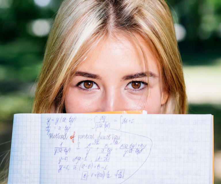 Szybka kartkówka z matematyki. Obliczysz, ile to jest 84:7×3!+0:14+11 ...