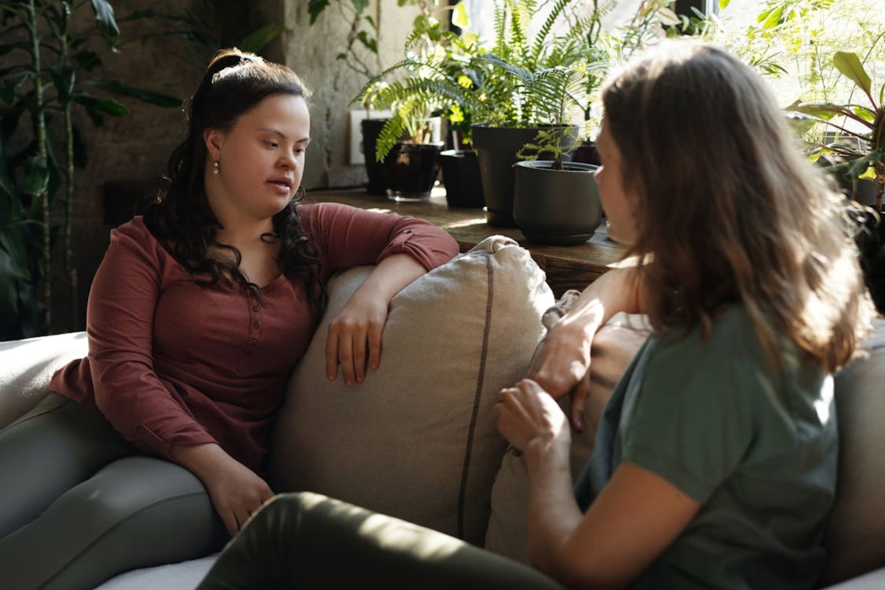 7 gestures of sibling intimacy and 7 of rivalry