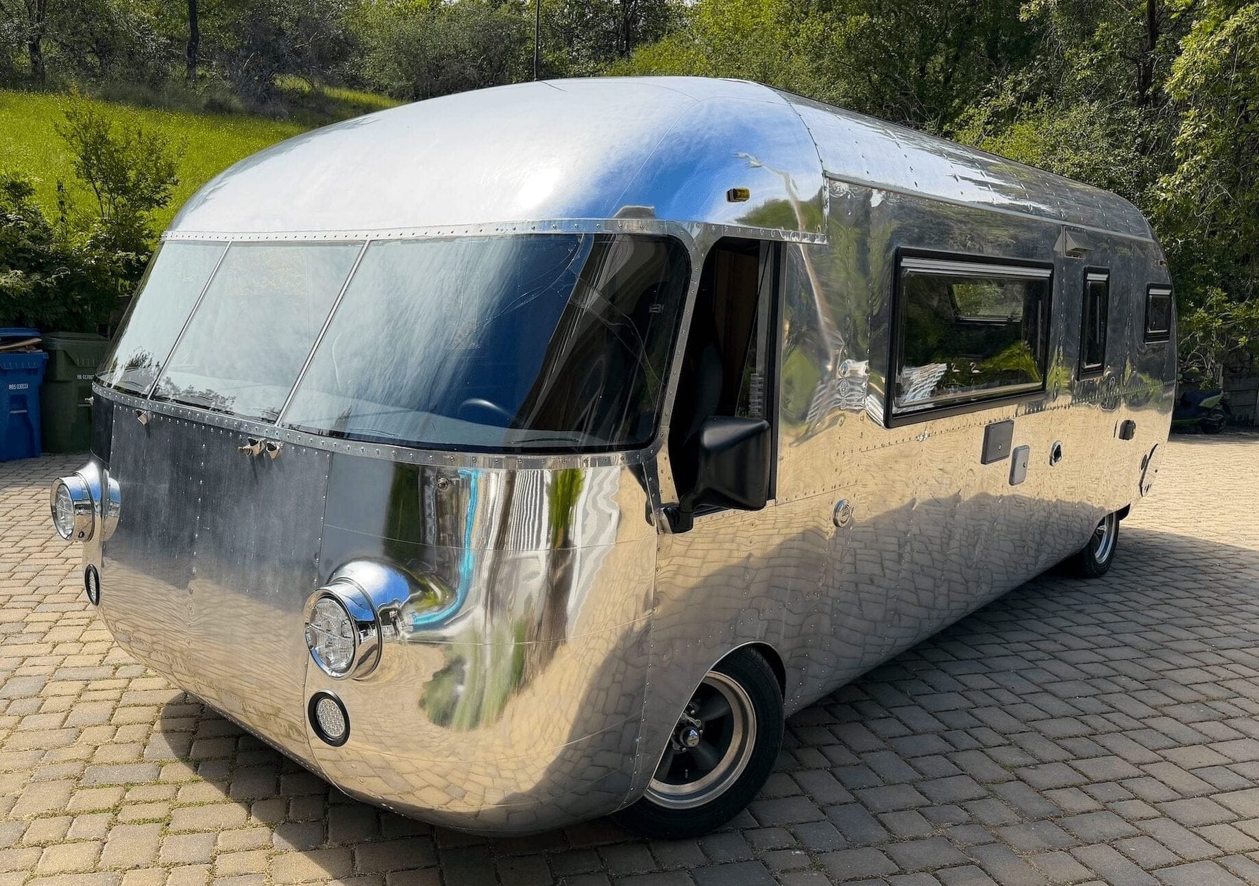 The ultra van brought aircraft engineering to America’s highways