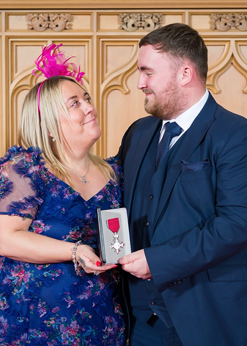 'Amazing day' Luke Littler supported by mum and girlfriend as he ...