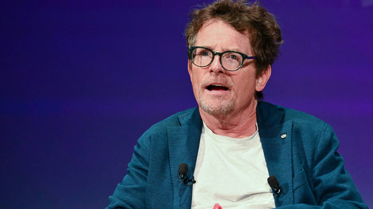 Michael J Fox receives cheers at Knicks game after false death rumors