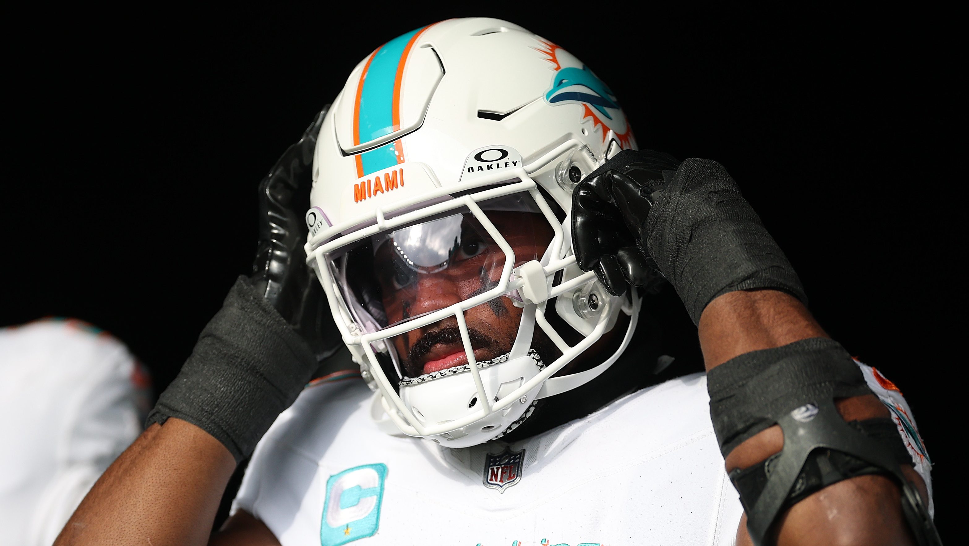 Dolphins’ LB Jordyn Brooks raves about Texas Tech rookie Jacob Rodriguez