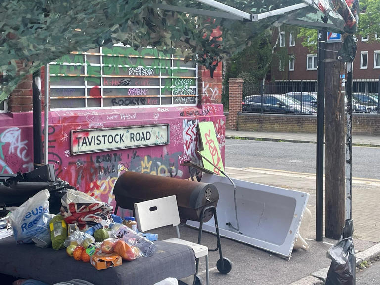 Squatters fight with police after warehouse owners tried to change the ...