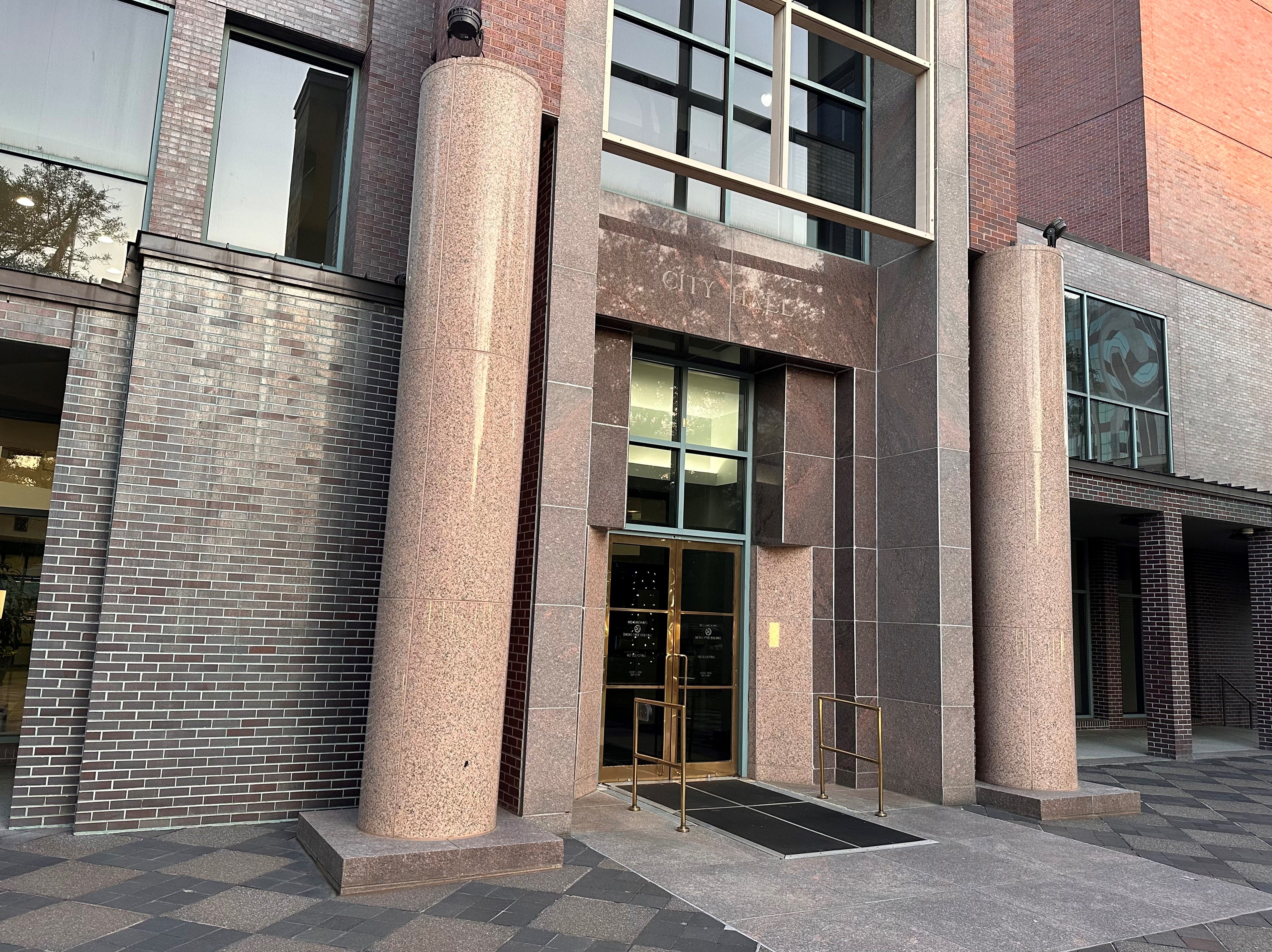 Ethics board OKs measure requiring board members to leave after recusal
