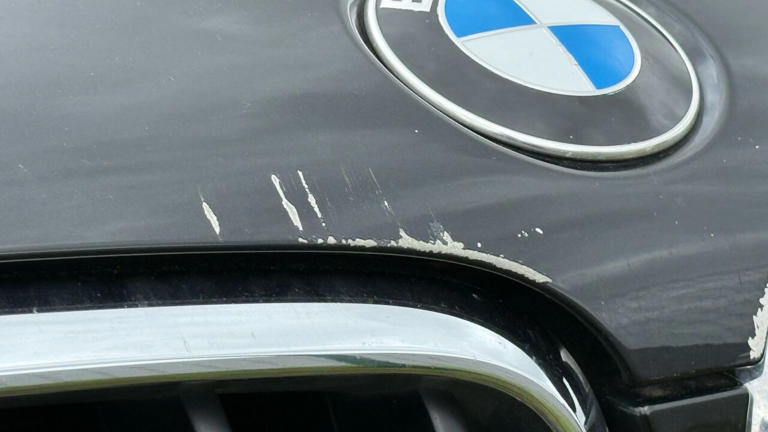 Onbekenden 'lenen' auto van bakker uit Dikkebus, die tijdens vakantie ...