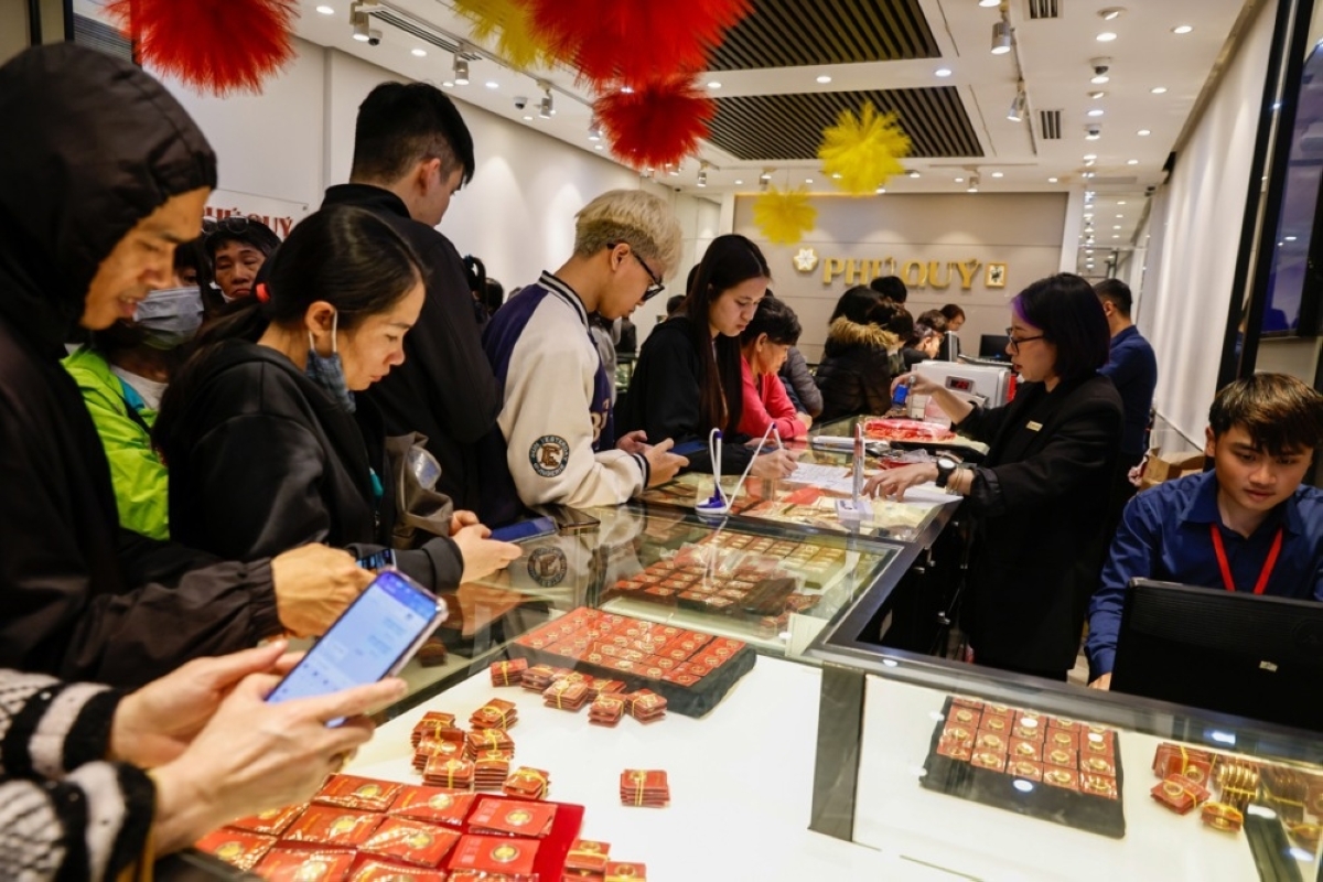 5 Chinese arrested in Vietnam gold-smuggling bust