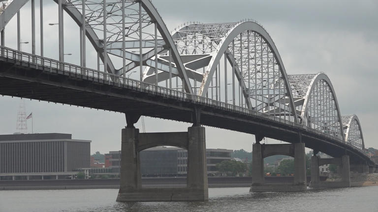 Centennial Bridge future: DOTs narrow replacement options for 80-year ...