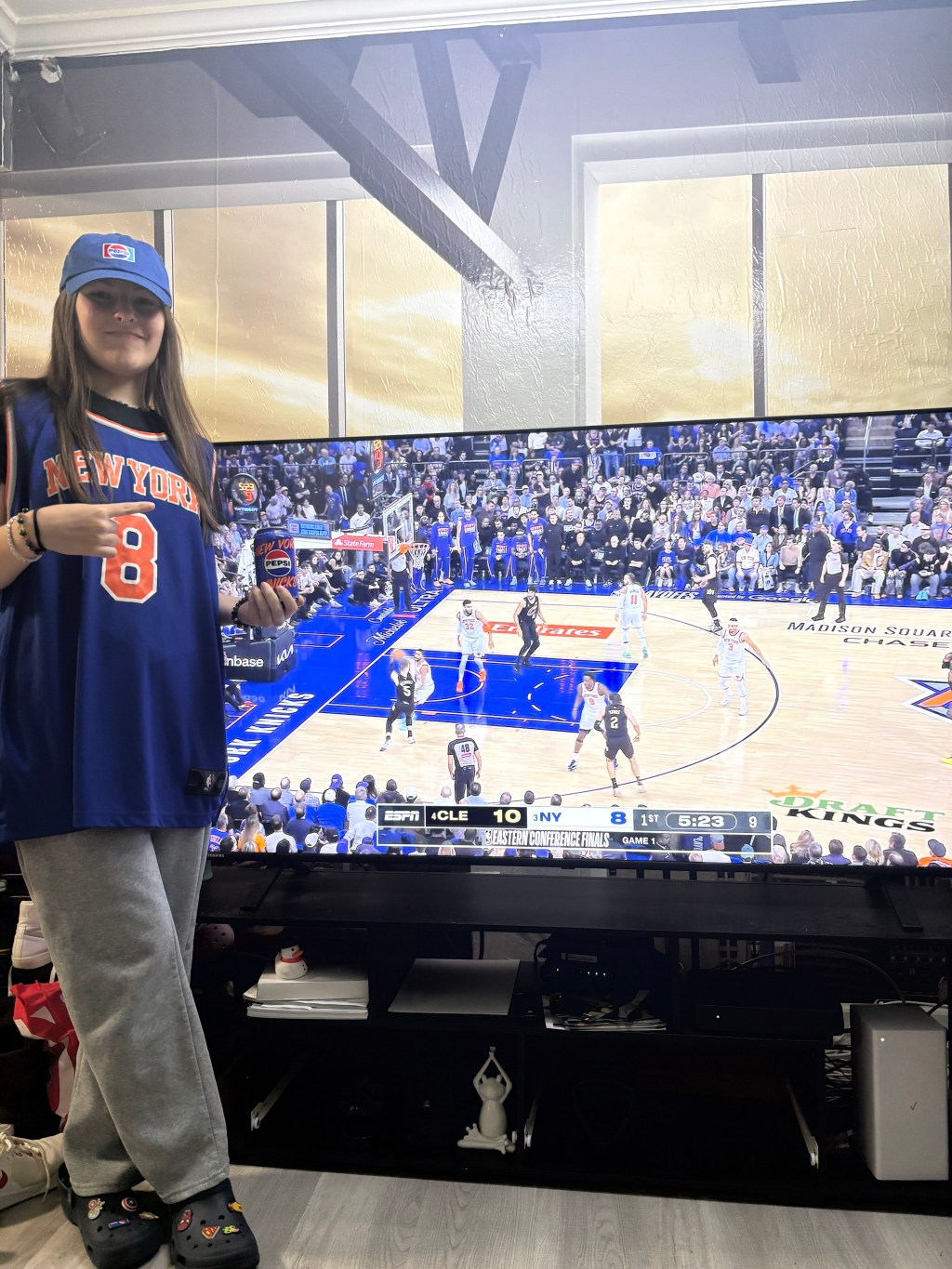 Knicks superfans win seats for Game 2 after frenzied scavenger hunt for ...