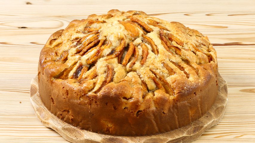 Torta di nespole: il dolce primaverile soffice e umido!