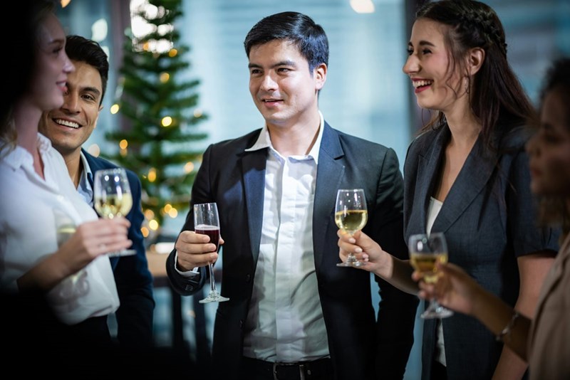 Company throws team lunch to celebrate record profits, give employees ...
