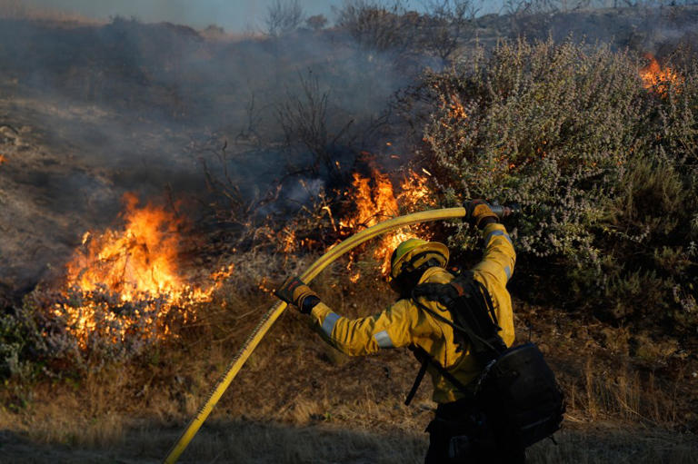 Live updates: Firefighters battle multiple wildfires across Southern ...