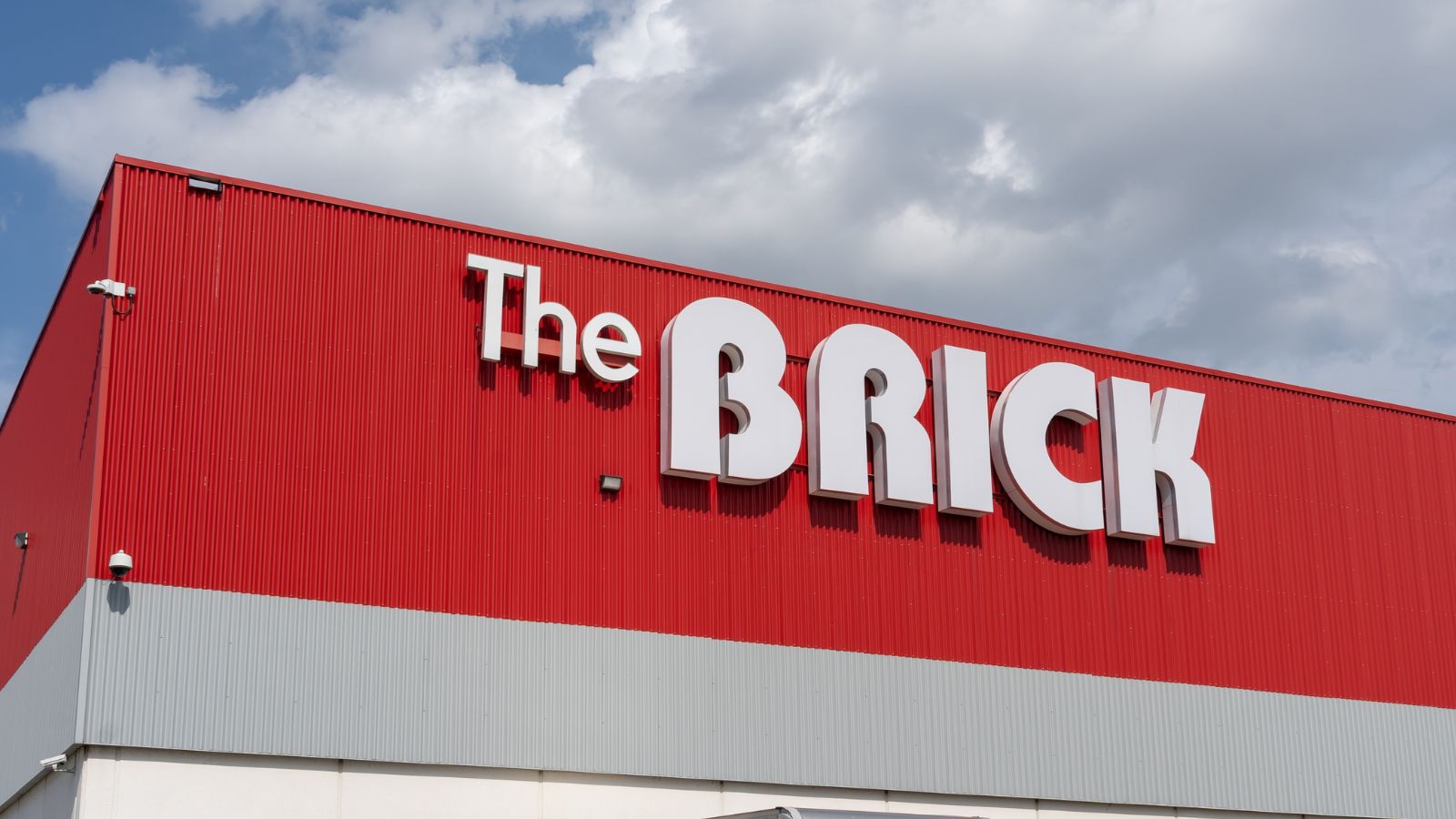 23 Canadian chain stores that don’t feel as untouchable as they once did