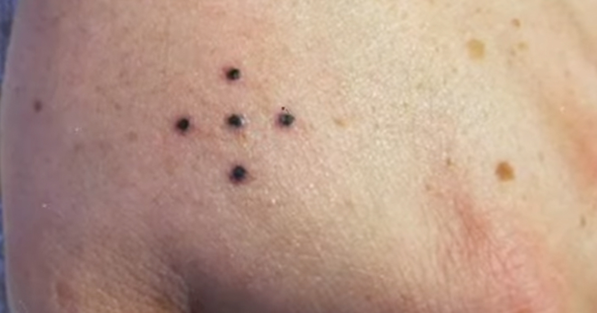 People are just learning the dark meaning behind the five-dot tattoo on ...
