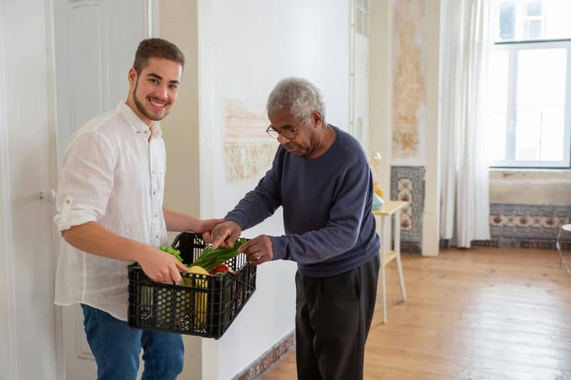 10 signs someone is genuinely kind (plus some hints they’re just faking it)