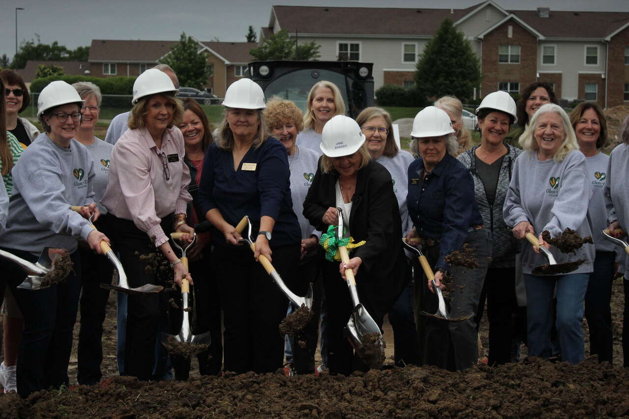 Glen-Ed Pantry breaks ground on new $3M building in Edwardsville
