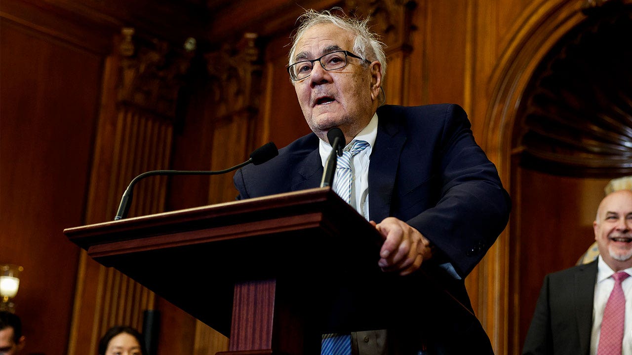 Fmr Dem Rep Barney Frank, sharp-tongued liberal trailblazer, Dodd-Frank ...