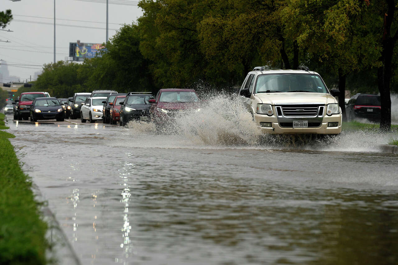 Heavy rain, thunderstorms raise flood concerns across Houston