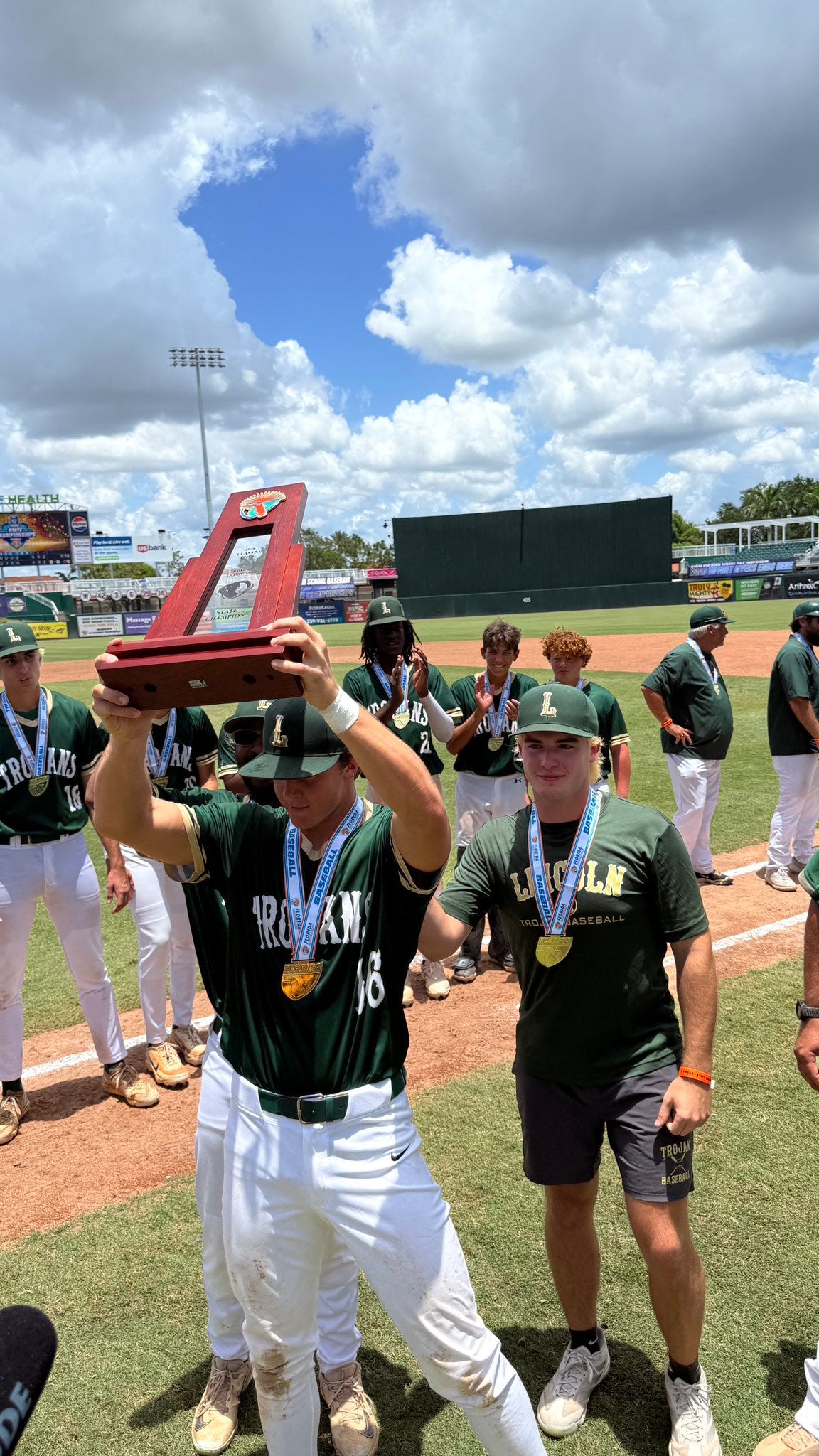 Lincoln baseball claims Class 5A state crown, 5-4 over Winter Springs