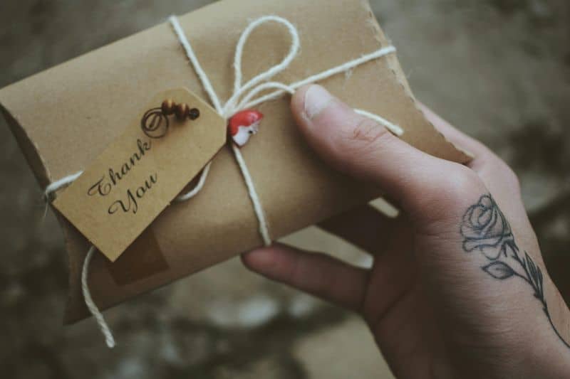 10 signs someone is genuinely kind (plus some hints they’re just faking it)