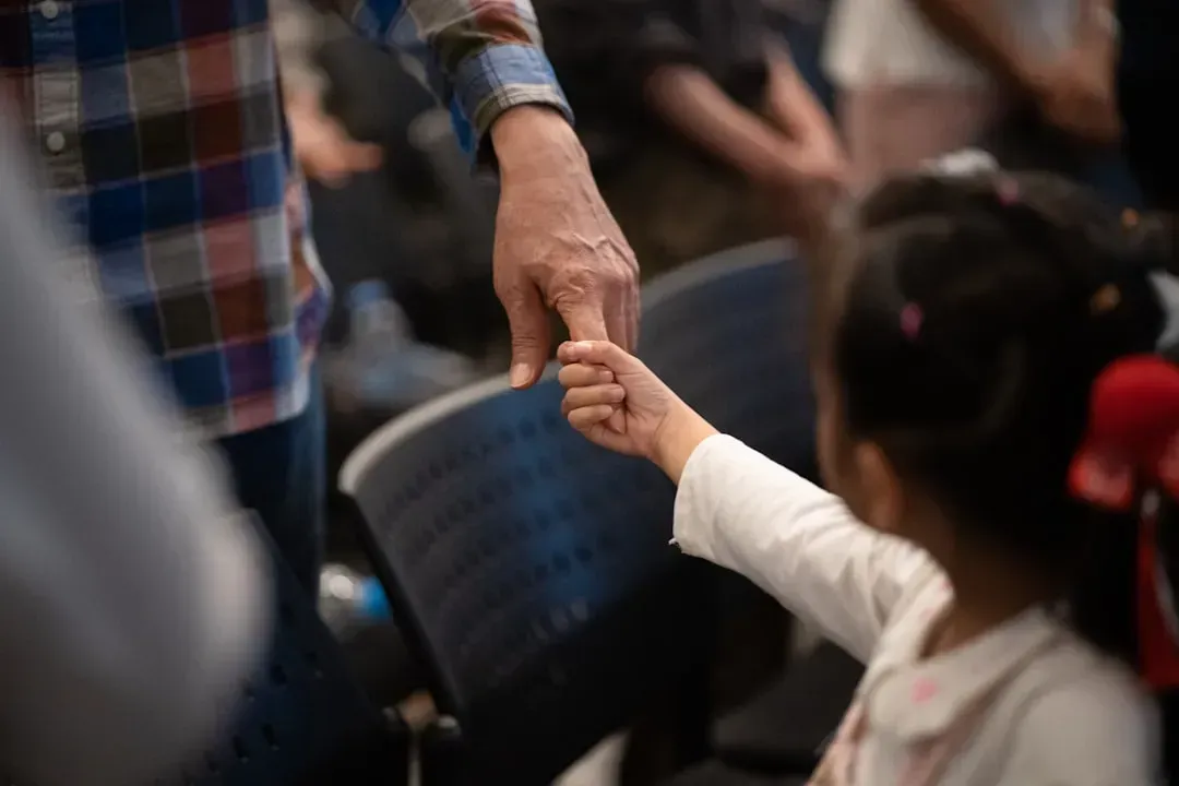 8 phrases psychologists warn can cause childhood anxiety and emotional ...