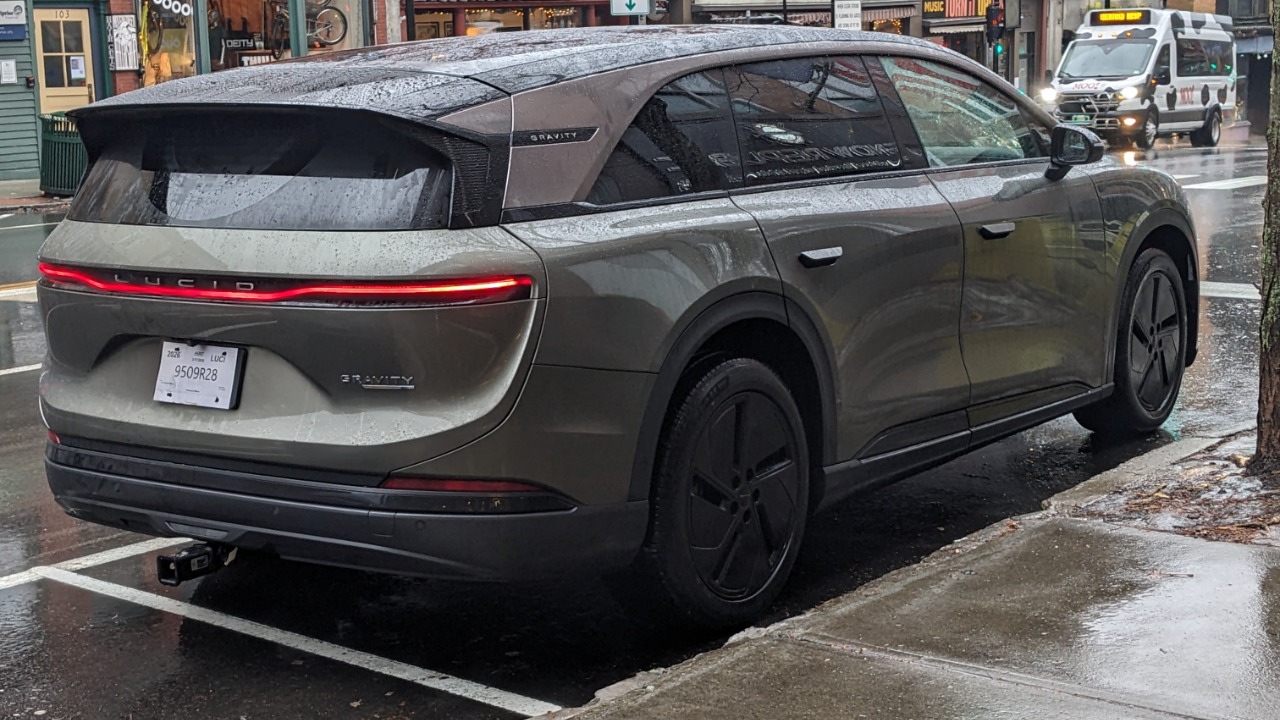 The Lucid Gravity just topped the 2026 EV range chart at 450 miles ...