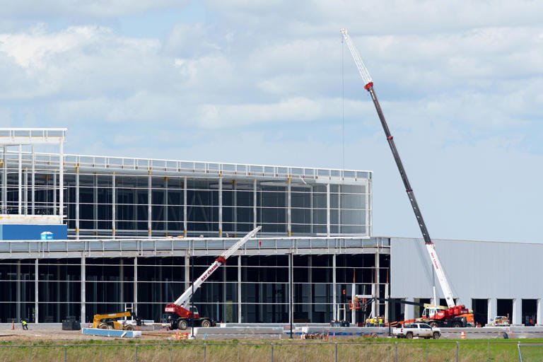 General Motors and Samsung SDI battery plant to pause construction