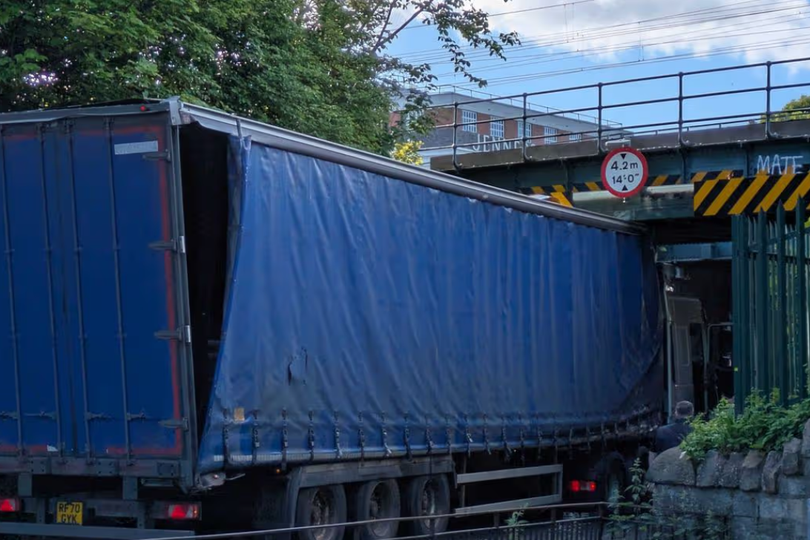 Lorry wedged under Edinburgh railway bridge halts rush hour trains to ...