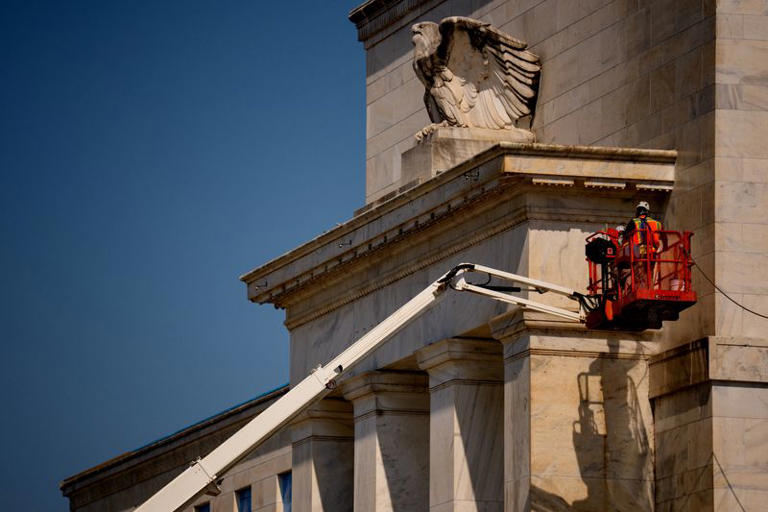 Fed minutes show more policymakers open to a rate hike