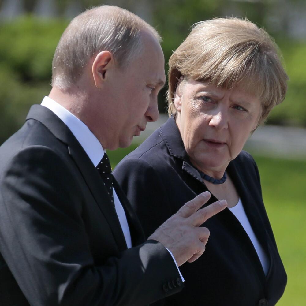 Für Friedensgespräche mit Putin: EU erwägt Angela Merkel als Unterhändlerin