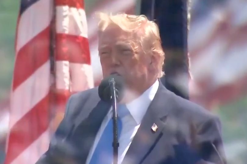 Trump's combover flies in strong wind as thinning hair revealed amid ...