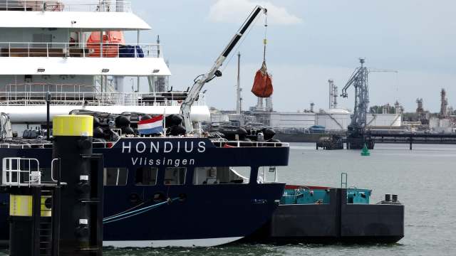 Cruise captain initially told passengers ship was safe before ...