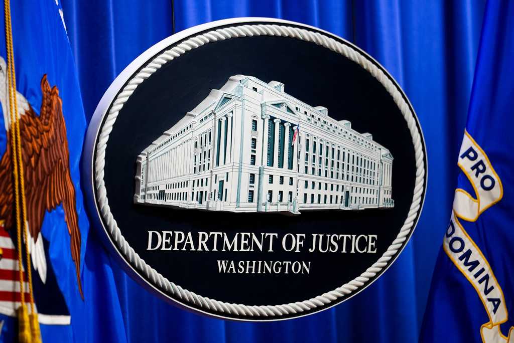 Ex-prosecutor charged with sending herself copy of Smith report on ...