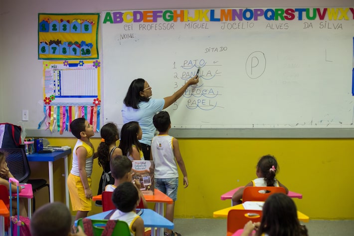 Veja quais cursos do país conseguem formar 100% dos professores com ...