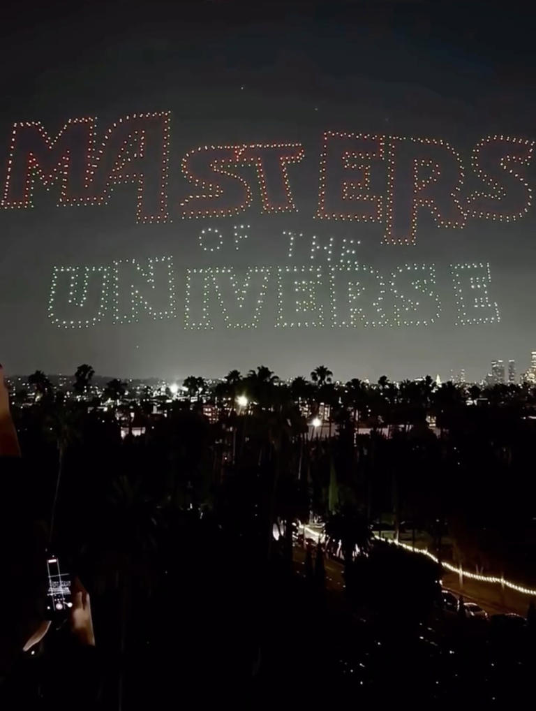 Hundreds of drones light up LA sky for record-breaking aerial display