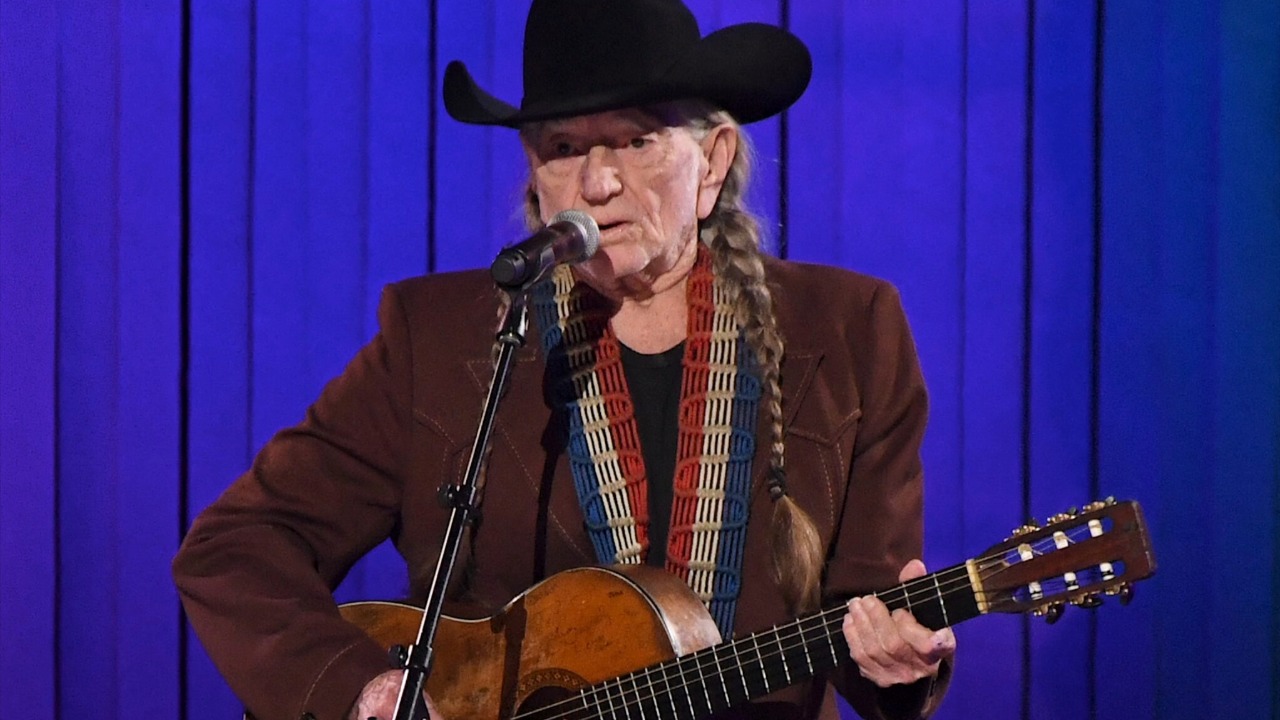 Willie Nelson sends fans into a panic with latest Instagram post: 'My ...