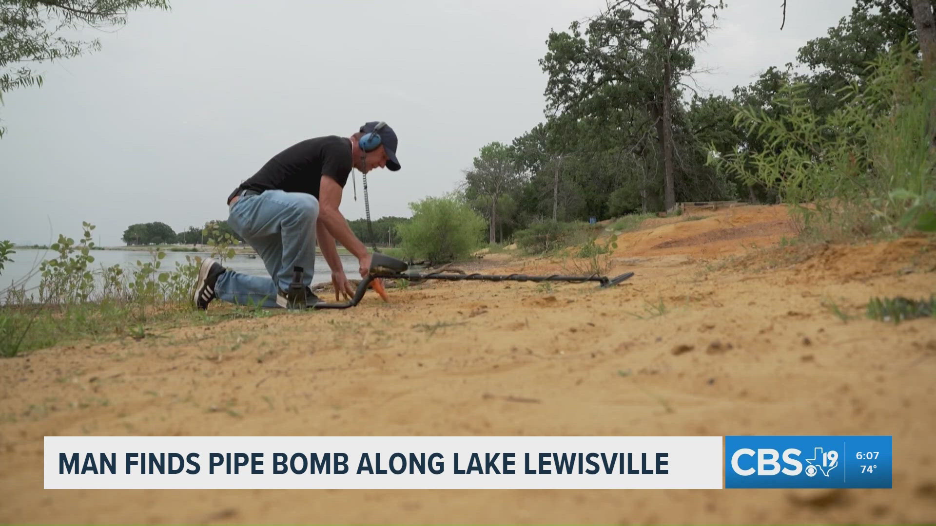Man finds pipe bomb while metal detecting at Texas lake