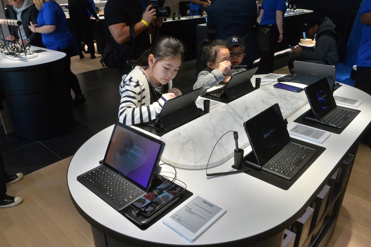 Government issues surgeon general's advisory on children's screen time