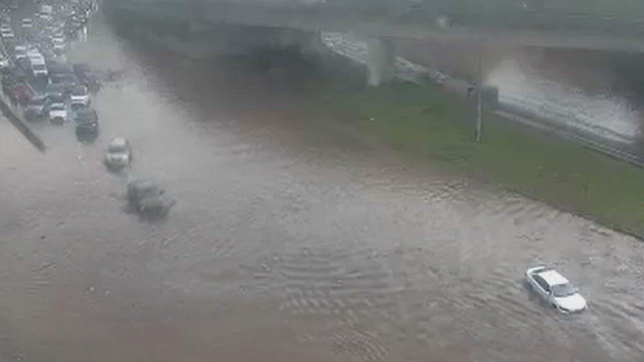 Flash flooding leads some Atlanta drivers trapped near Downtown Connector