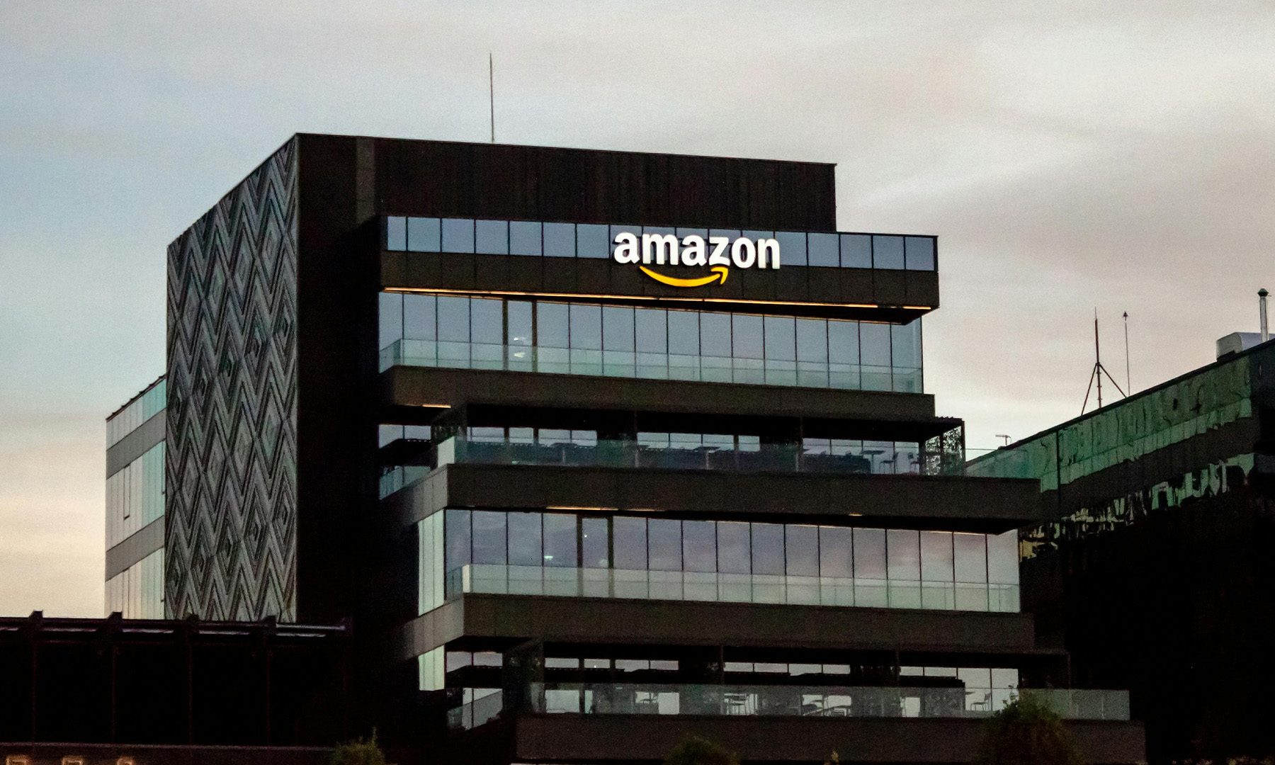 Amazon employees are doing fake tasks because they’re forced to use ...
