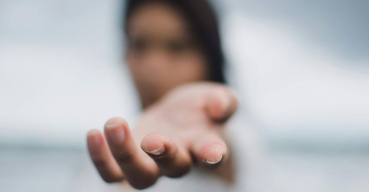 10 signs someone is genuinely kind (plus some hints they’re just faking it)