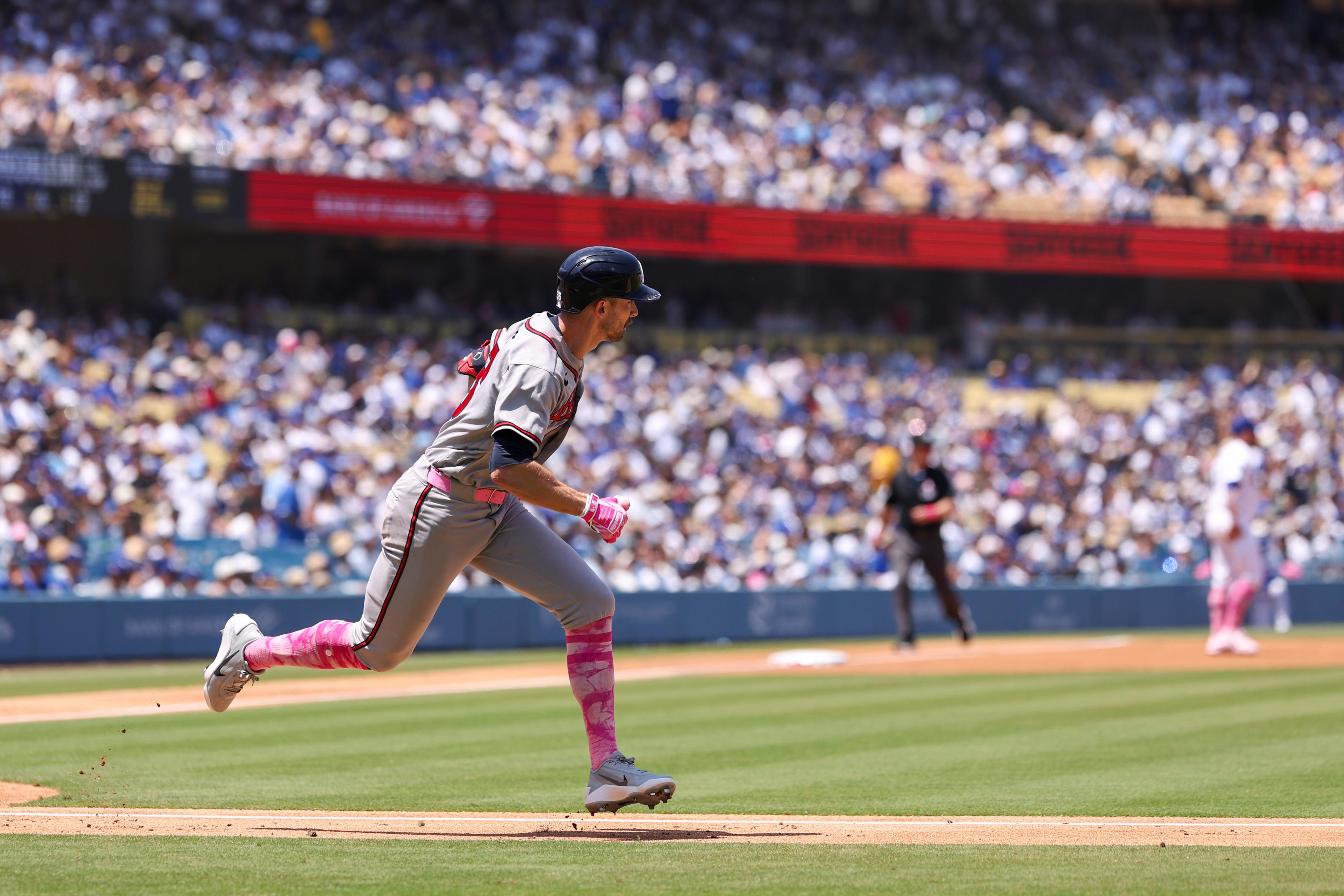 Braves reinstate Eli White, DFA Jose Azocar