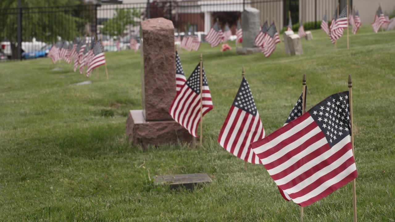 Hundreds of volunteers place nearly 10,000 flags on the gravesites of ...