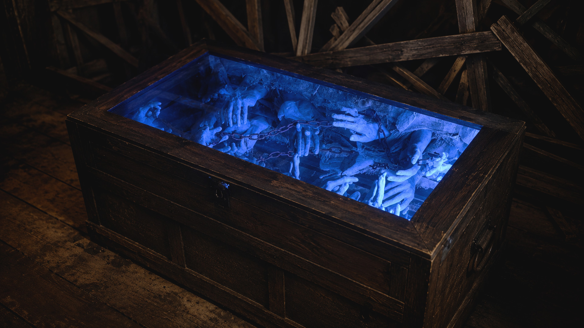 How to create a realistic haunted glow table