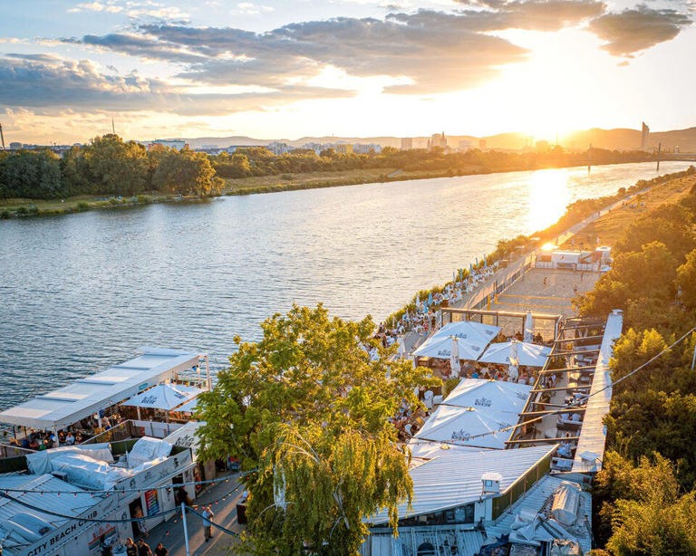 Pfingsten feiern am Vienna City Beach Club: Rolling Beats & Steve Hope