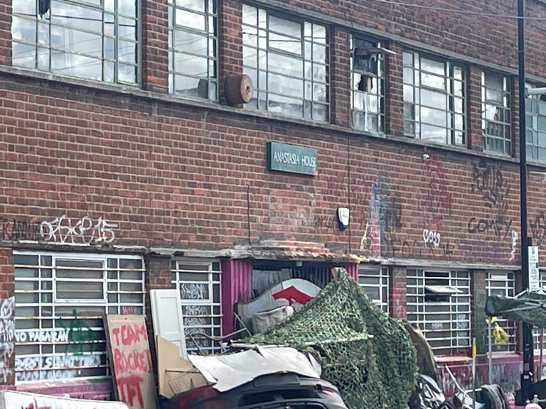 Squatters fight with police after warehouse owners tried to change the ...