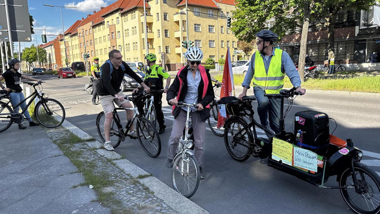 Irritation bei der Demo gegen Baumfällung in der Ollenhauerstraße